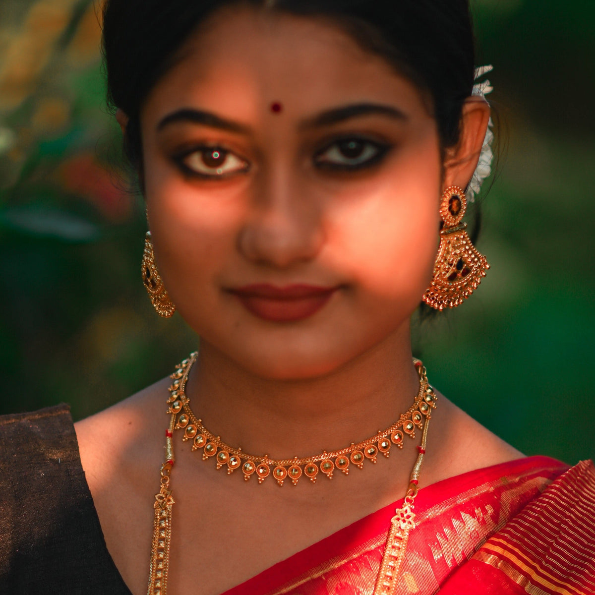 Bindu - Golden Drop Necklace Set