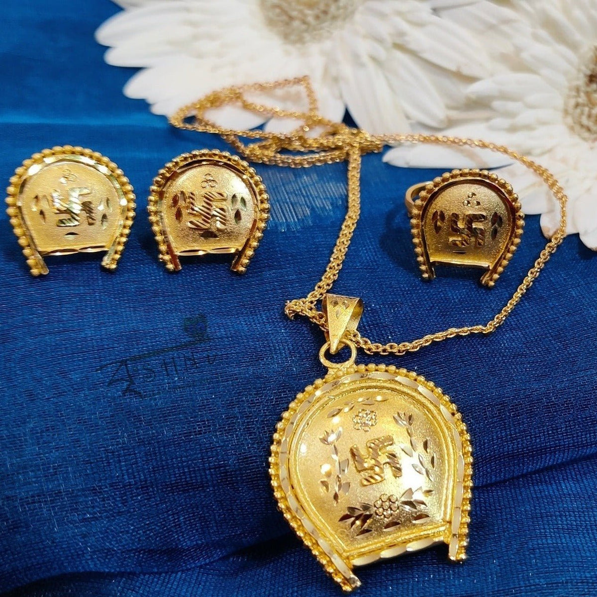 Kulo Pendant Set With Chain and Finger Ring